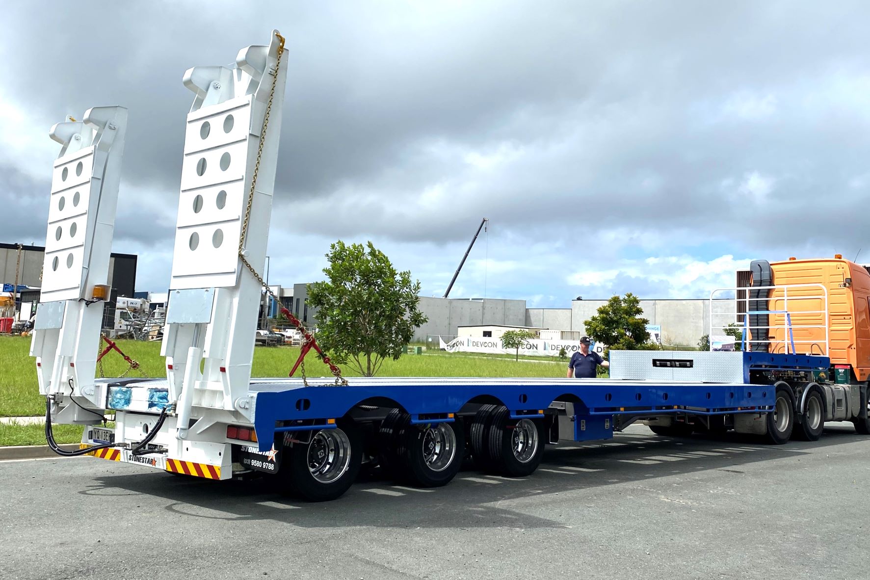 45Ft Drop Deck Tri Trailer - Nationwide Crane Hire